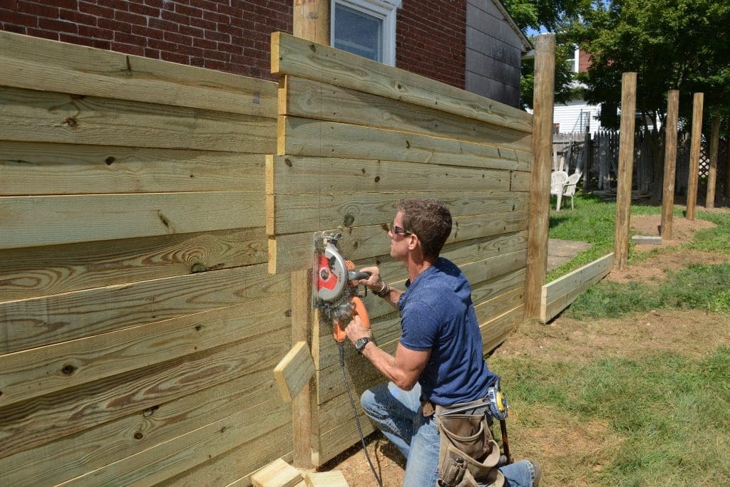 How to line up fence posts straight ‣ MyFixitUpLife